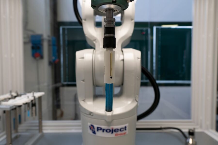 MillingCab - robotic deburring cell - Project Group