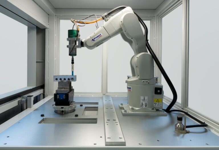 MillingCab - robotic deburring cell - Project Group