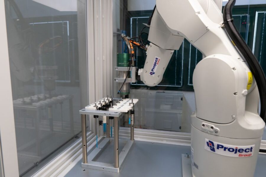 MillingCab - robotic deburring cell - Project Group